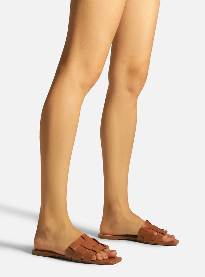 Rasteira Marrom Couro Bico Quadrado Tressê | Arezzo