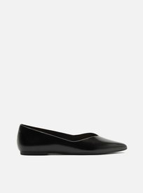 Sapatilha Preta Couro Bico Fino Minimal | Arezzo